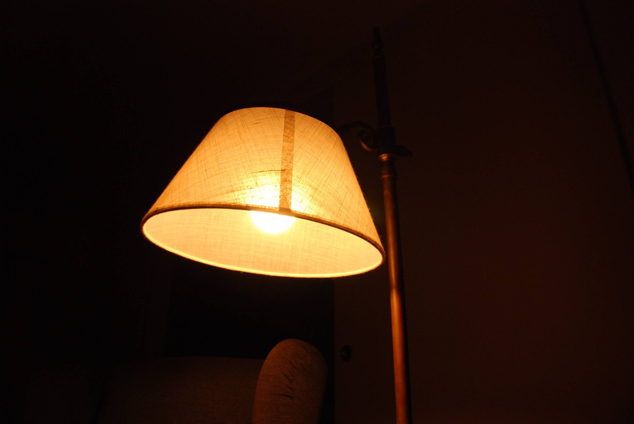 ng desk lamp na galing sa Shenzhen, Tsina at pinadala sa Pilipinas ...